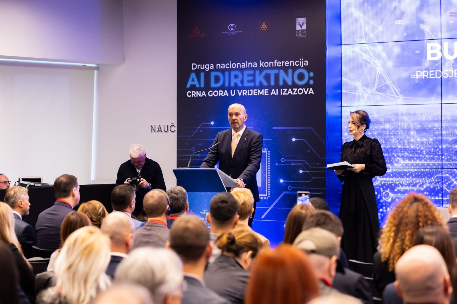 AI DIREKTNO 2025: Alabar najavljuje AI projekte, Spajić poručuje da su ...